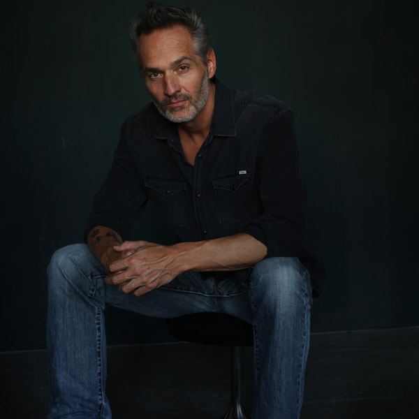 Akiz: „Die Königin der Frösche“